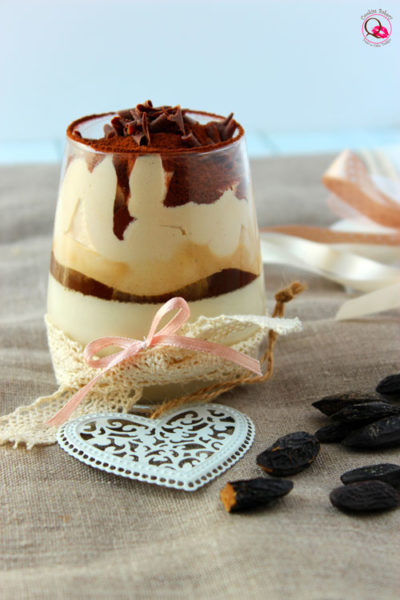 Ricetta Panna cotta alla fava di tonka con crema al caffè